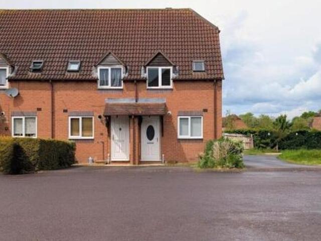 2 bedroom end of terrace house for sale in Hasfield Close, Quedgeley, Gloucester, GL2