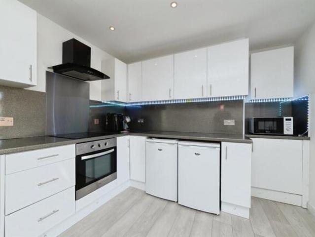 2 bedroom end of terrace house for sale in Henley Drive, Hull, HU9