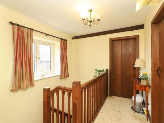 2 bedroom end of terrace house for sale in High Lane, Ridgeway, S12
