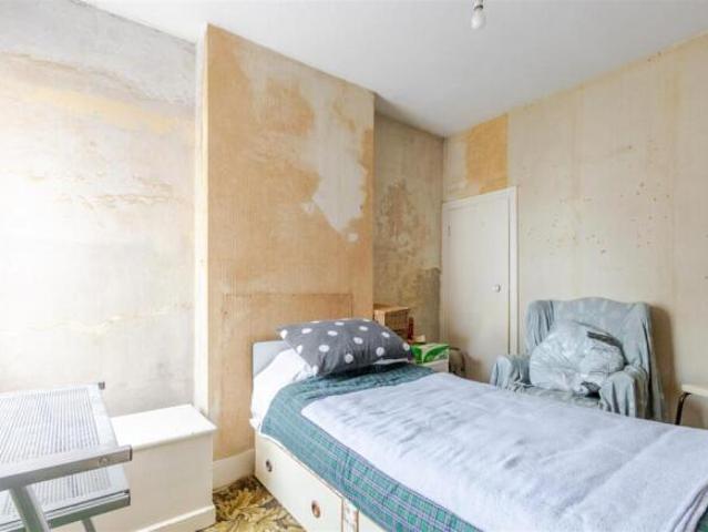 2 bedroom end of terrace house for sale in Hilliard Road, Northwood, HA6