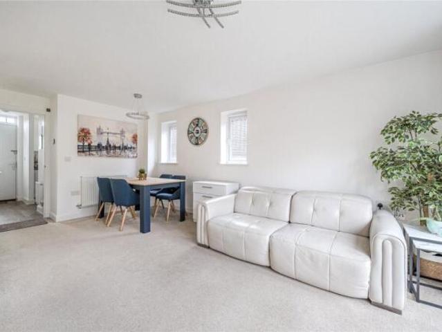 2 bedroom end of terrace house for sale in James Road, Basingstoke, Hampshire, RG21