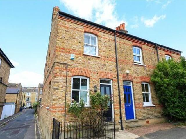 2 Bedroom End Of Terrace House For Sale In London