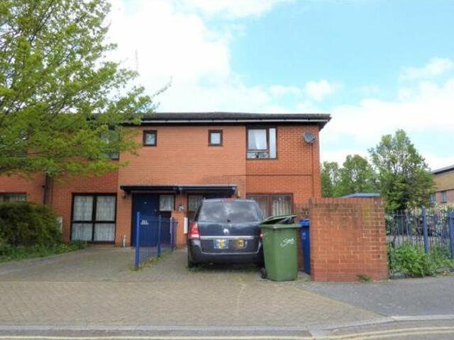 2 Bedroom End Of Terrace House For Sale In London