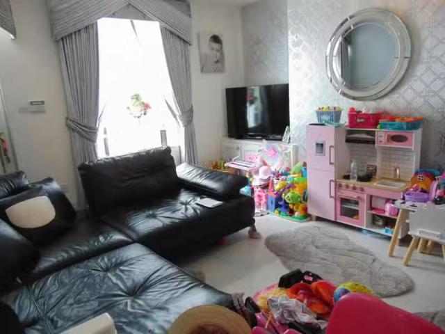 2 bedroom end of terrace house for sale in Laithe Street, Burn.