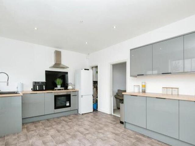 2 Bedroom End Of Terrace House For Sale In Leeds