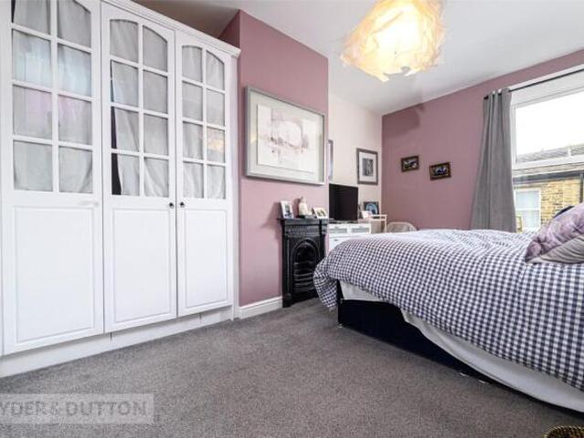2 bedroom end of terrace house for sale in Lidget Street, Lindley, Huddersfield, HD3