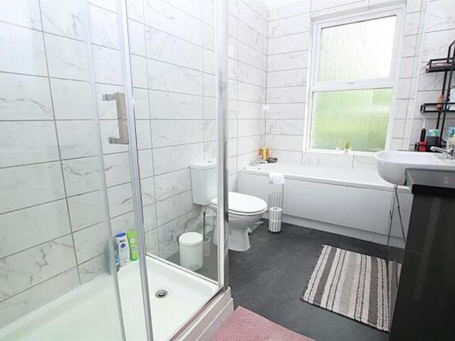 2 bedroom end of terrace house for sale in Lincoln Road, St James, NN5