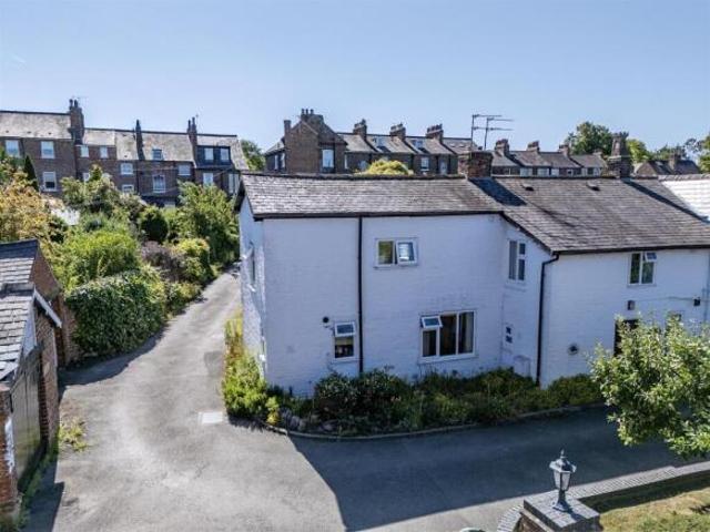 2 bedroom end of terrace house for sale in Mount Vale, York, YO24 1DL, YO24