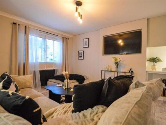 2 bedroom end of terrace house for sale in Montrose Avenue, Glasgow, G32