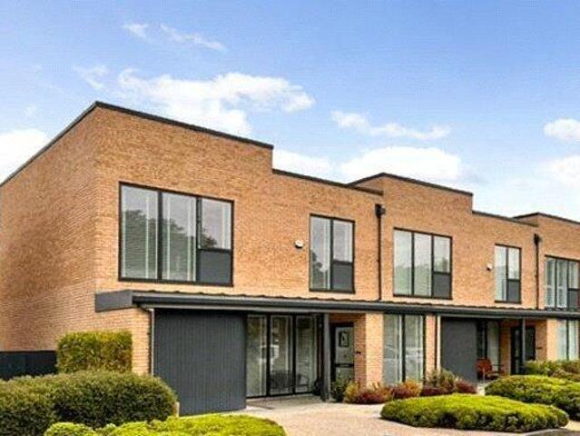2 Bedroom End Of Terrace House For Sale In Maidenhead, Berkshire