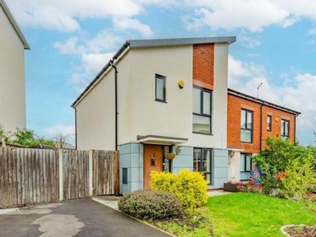 2 Bedroom End Of Terrace House For Sale In Manchester, Greater Manchester