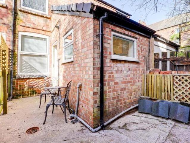 2 bedroom end of terrace house for sale in Manor Avenue, Nottingham, NG2