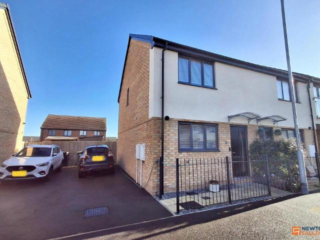 2 bedroom end of terrace house for sale in Manor Drive, Gunthorpe, Peterborough, PE4