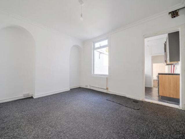 2 bedroom end of terrace house for sale in Manor Road, Erith, DA8