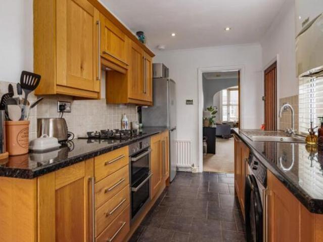 2 bedroom end of terrace house for sale in Manor Road, Leamington Spa, CV32