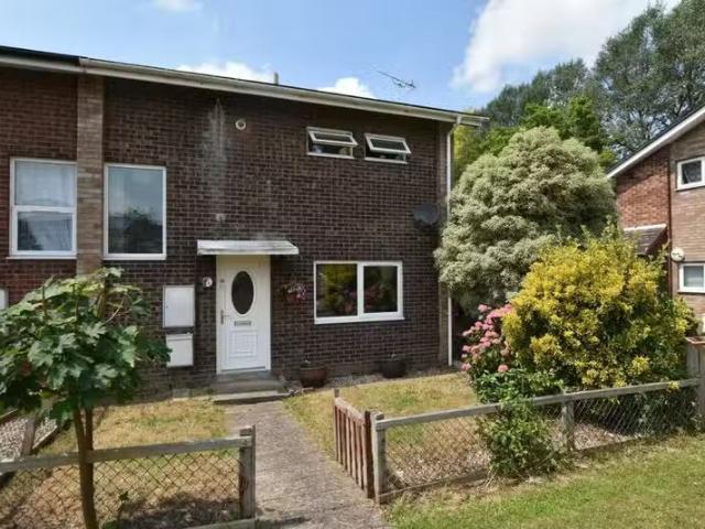 2 bedroom end of terrace house for sale in Middle Yeo Green, N.