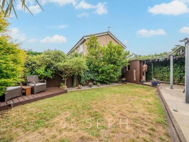 2 bedroom end of terrace house for sale in Milnrow, Ipswich, IP2