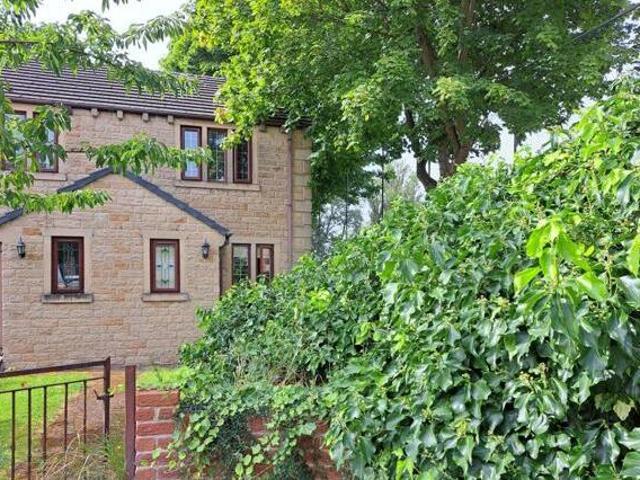 2 Bedroom End Of Terrace House For Sale In Mirfield, West Yorkshire