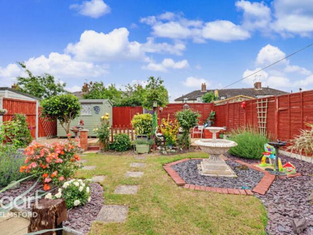 2 bedroom end of terrace house for sale in North Avenue, Chelmsford, CM1