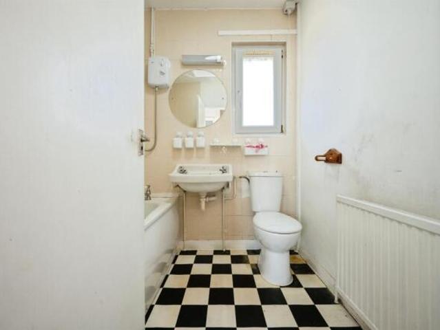 2 bedroom end of terrace house for sale in Nash Road, Bedford, MK42