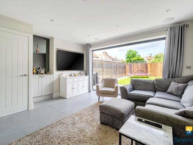 2 bedroom end of terrace house for sale in New Cross Road, Guildford, Surrey, GU2