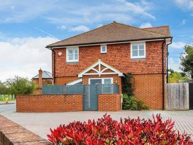 2 bedroom end of terrace house for sale in Newark Lane Ripley Woking GU23