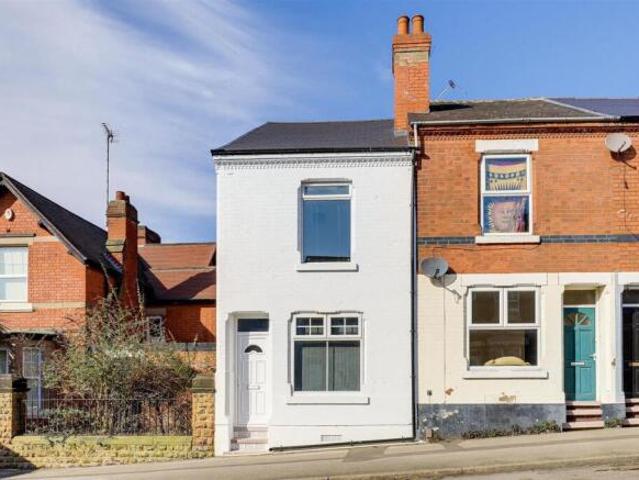 2 bedroom end of terrace house for sale in Sneinton Boulevard, Nottingham, NG2