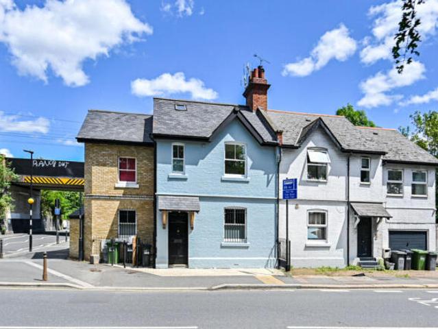 2 bedroom end of terrace house for sale in Scrubs Lane, Shepherd's Bush, London, W10