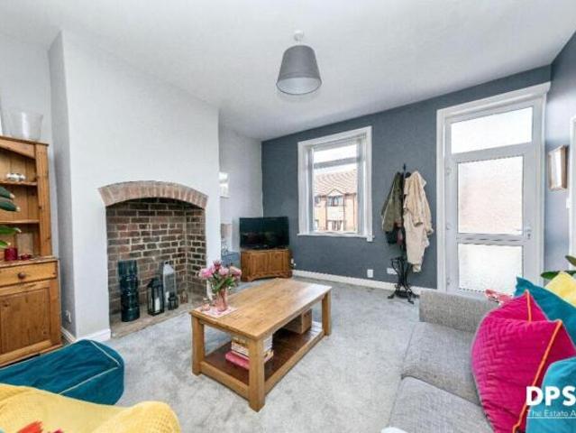 2 bedroom end of terrace house for sale in Springfield Lane, Morley, Leeds, LS27