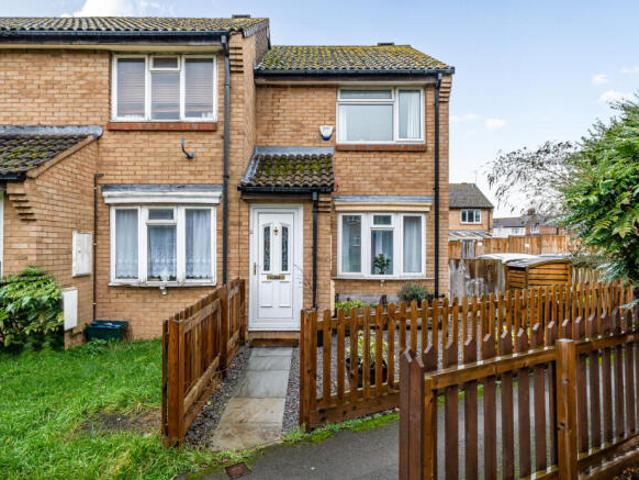 2 bedroom end of terrace house for sale in St. Peters Close, Cheltenham, Gloucestershire, GL51