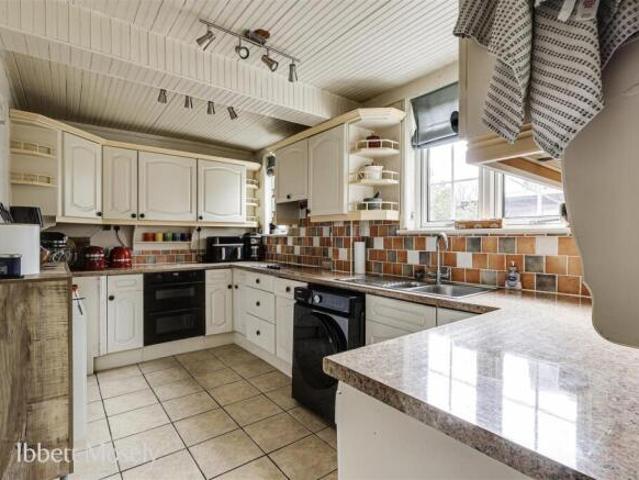 2 bedroom end of terrace house for sale in Station Road, Brasted, TN16