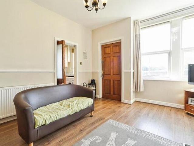 2 bedroom end of terrace house for sale in Swinnow Road, Leeds, LS13