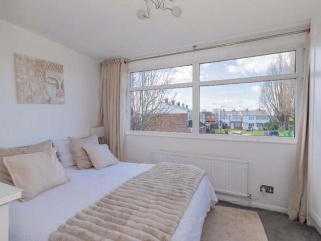 2 bedroom end of terrace house for sale in Patricia Close, Slough, Berkshire, SL1