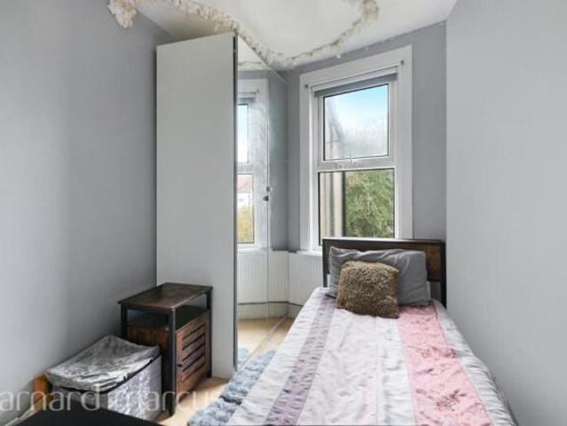 2 bedroom end of terrace house for sale in Pemdevon Road, Croydon, CR0