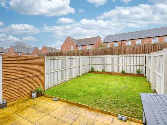 2 bedroom end of terrace house for sale in Pentagon Way, Wetherby, LS22