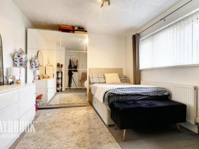 2 bedroom end of terrace house for sale in Raeburn Road, Sheffield, S14