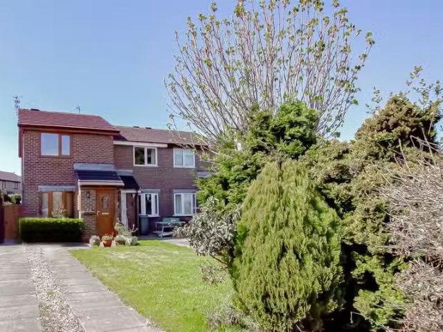 2 bedroom end of terrace house for sale in Rushy Field, Clayto.