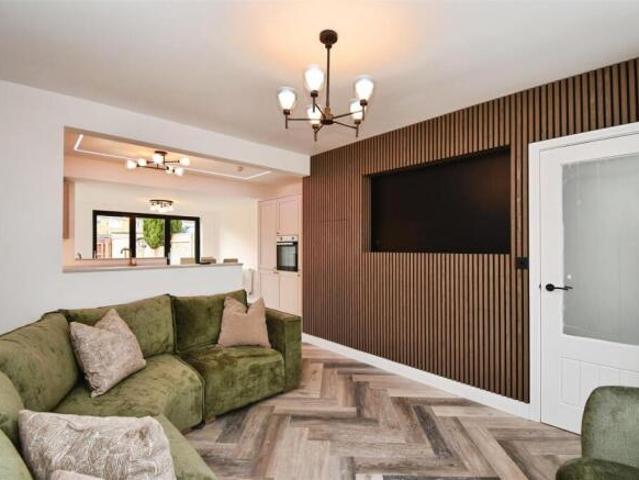 2 bedroom end of terrace house for sale in Wold Road, Hull, HU5