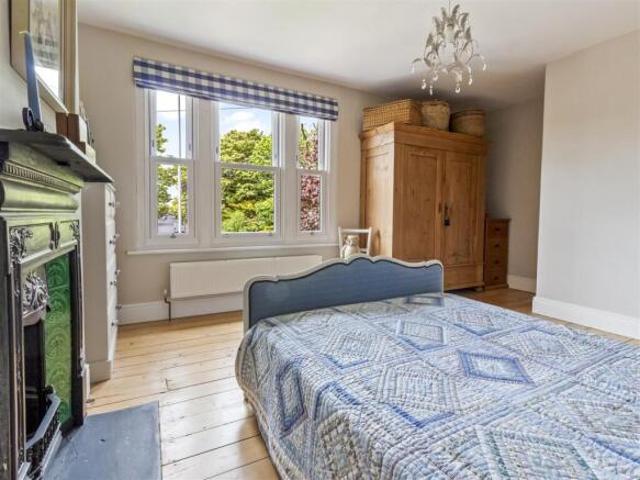 2 bedroom end of terrace house for sale in Wallace Avenue, Worthing, BN11