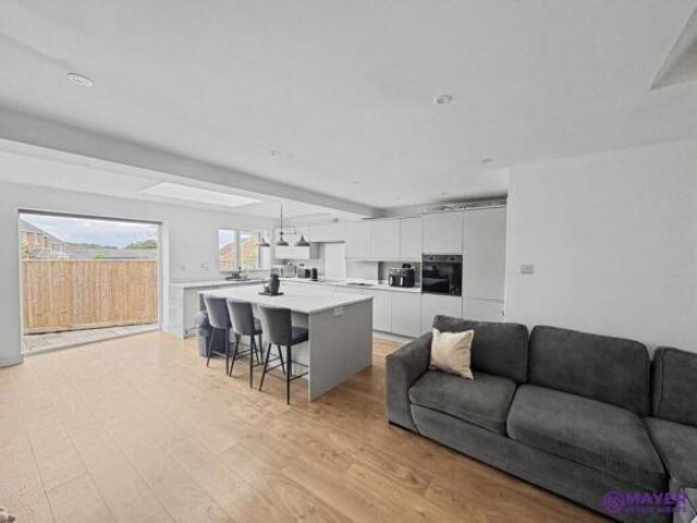 2 bedroom end of terrace house for sale in Walnut Drive, Plymouth, PL7