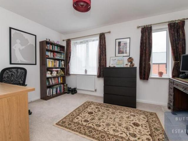 2 bedroom end of terrace house for sale in Wedlake Drive, Exeter, EX2