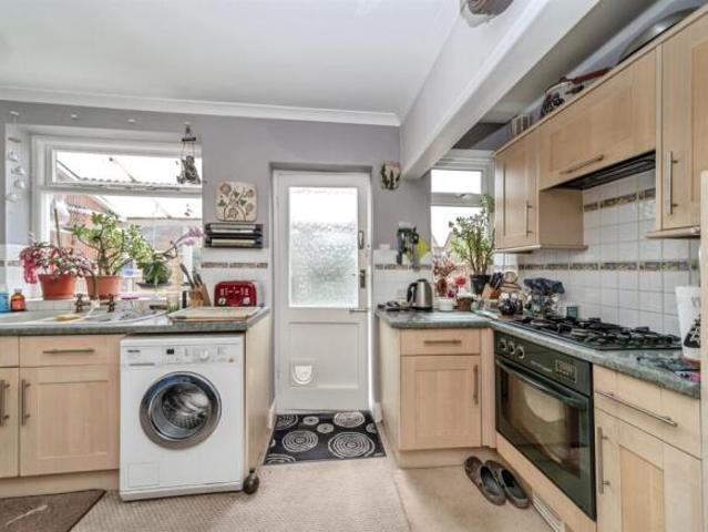 2 bedroom end of terrace house for sale in Wendover Drive, Bedford, MK41