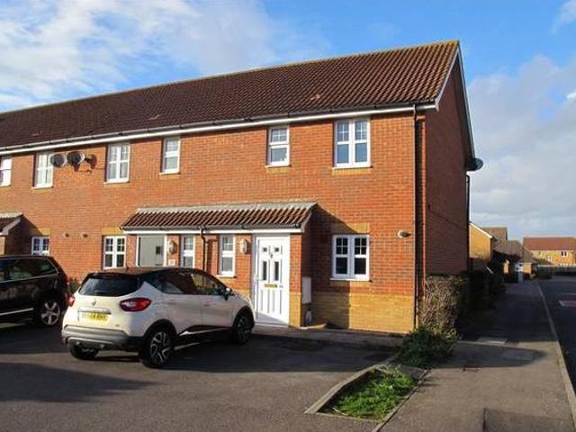 2 bedroom end of terrace house for sale in Westland Drive LeeOnTheSolent Hampshire PO13