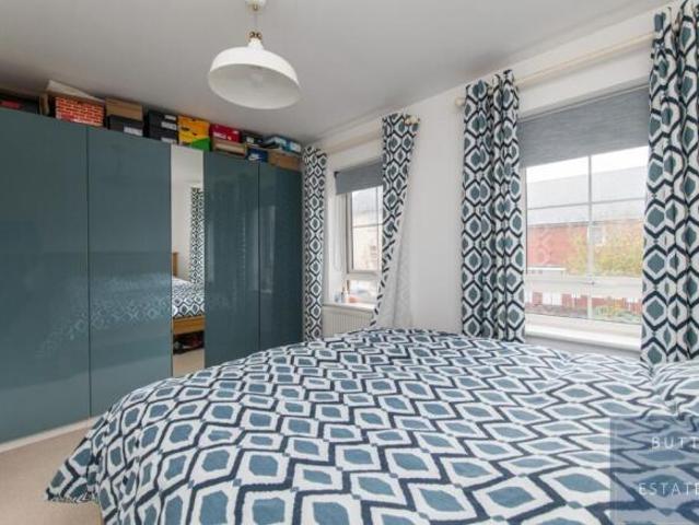 2 bedroom end of terrace house for sale in Whitaker Close, EX1