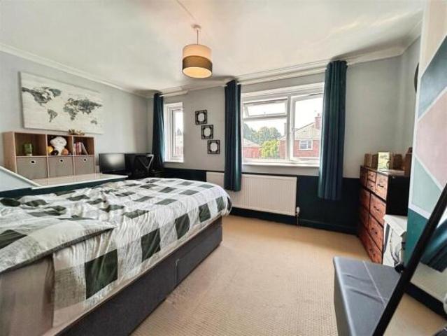 2 bedroom end of terrace house for sale in Windmill Road, Leamington Spa, CV31