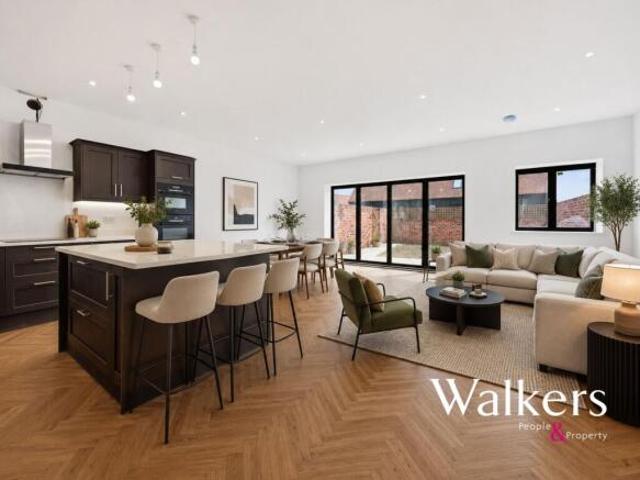 2 bedroom end of terrace house for sale in Wyatts Green Road, Brentwood, CM15