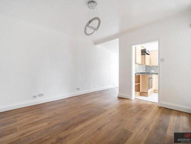 2 bedroom end of terrace house for sale in The Crescent, Slough, Berkshire, SL1
