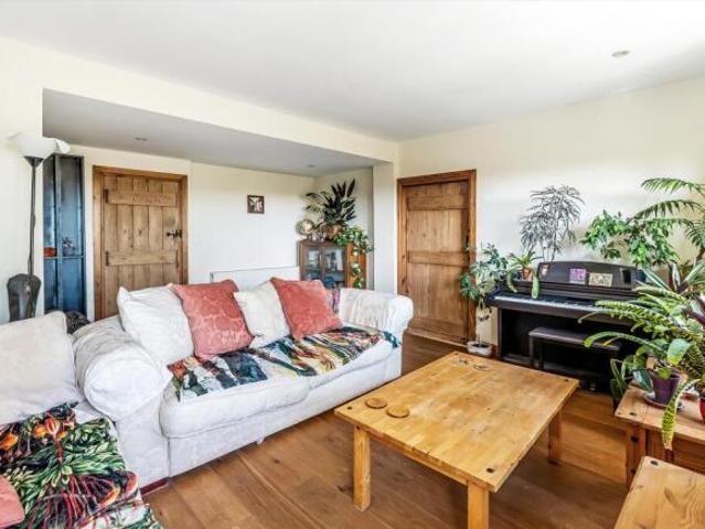 2 bedroom end of terrace house for sale in Upper Guildown Road, Guildford, Surrey GU2