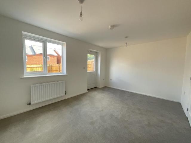 2 bedroom end of terrace house to rent