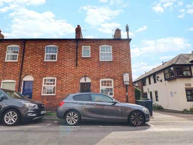 2 bedroom end of terrace house to rent
